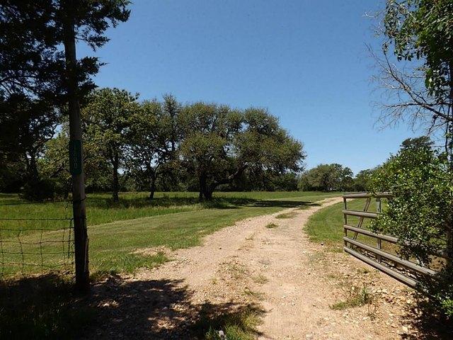 1800 County Road 122, Hallettsville, TX 77964