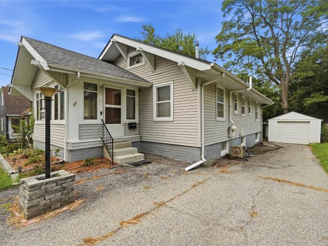1800 E 32nd Court