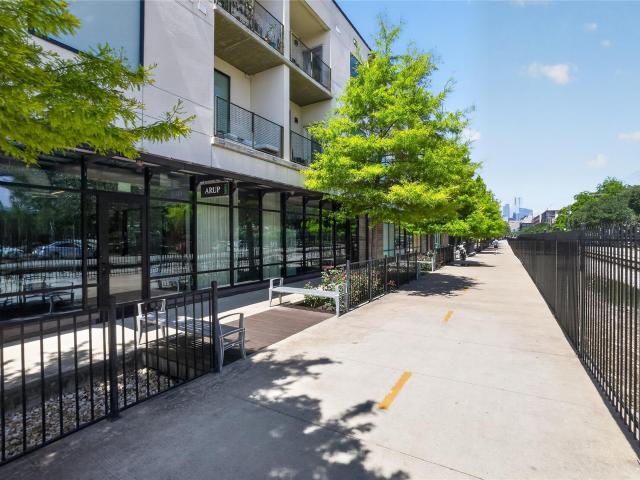 1800 E 4th St # 202