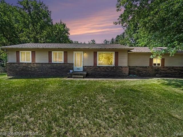 1800 Kingston Dr, Putnam Township, MI 48169