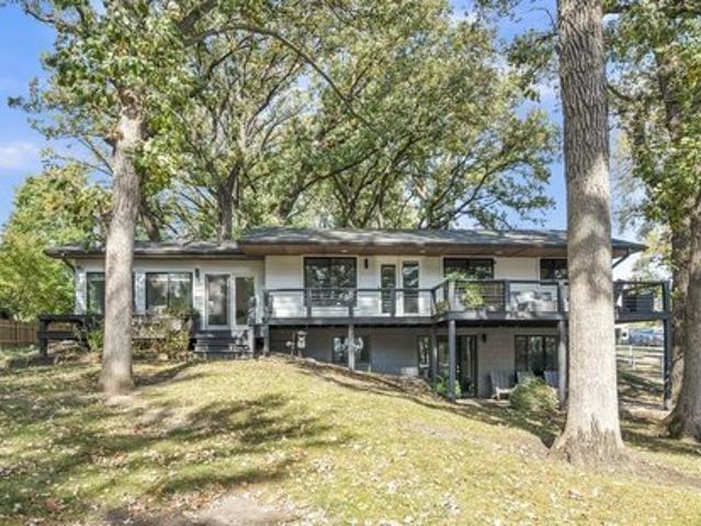 1800 Lake Shore Dr, Okoboji, IA 51355