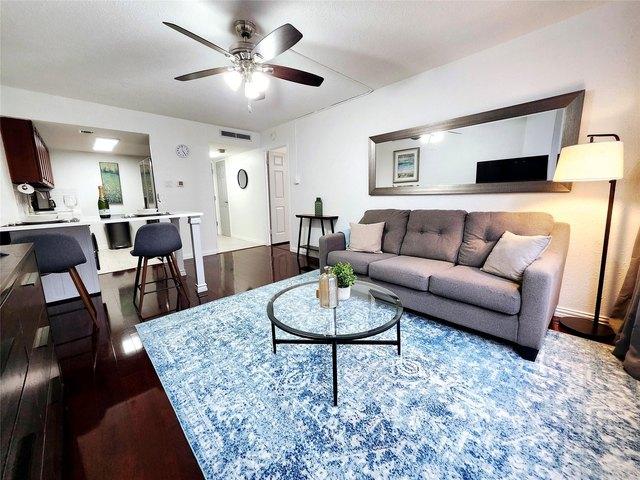 1800 Lavaca St Apt 102, Austin, TX 78701