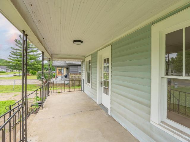 1800 Winona Drive