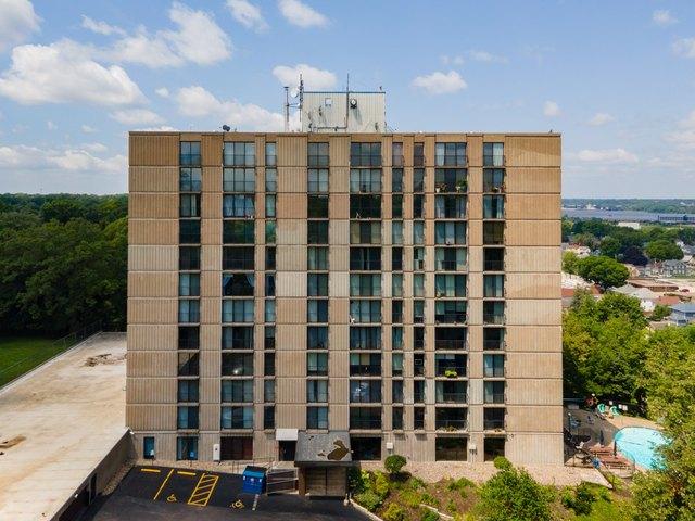 1800 7th St Apt 8F, East Moline, IL 61244