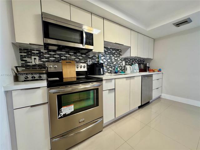 18011 Biscayne Blvd, Unit 1802, Aventura, FL 33160 | MLS #A12048
