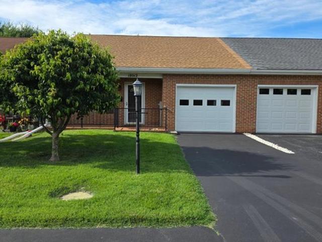18012 Sand Wedge Dr, Hagerstown, MD 21740