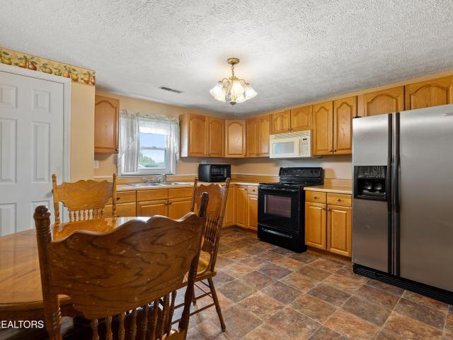18015 Steekee Rd