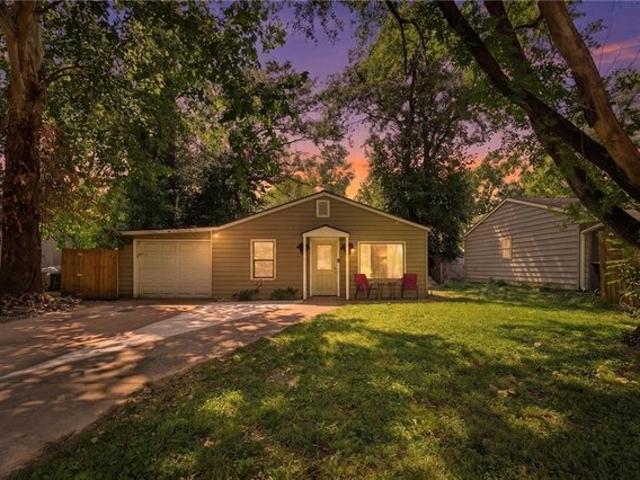 1801 Maple Ln, Lawrence, KS 66044