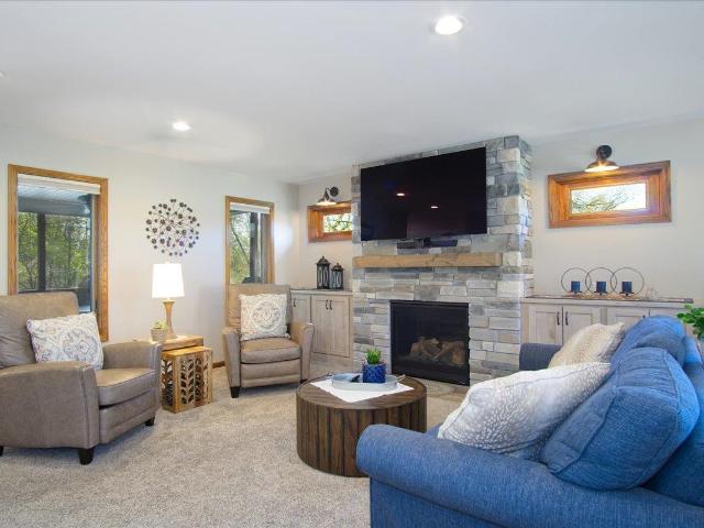 1801 Maplecrest Drive