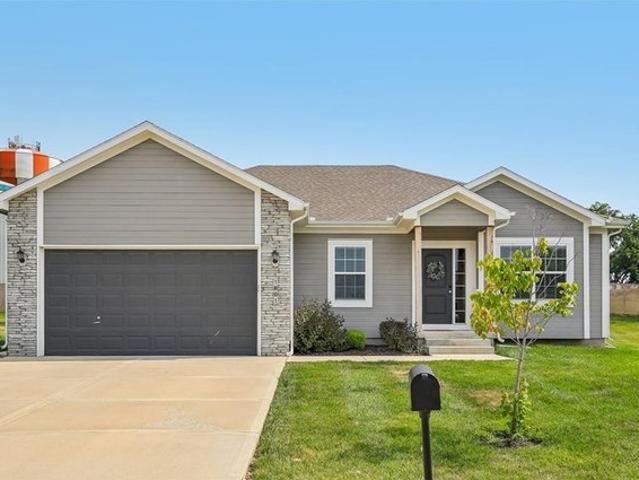 1801 NW Hilltop Ct, Grain Valley, MO 64029