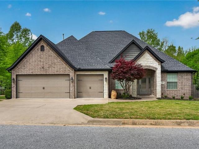 1801 N Candleshoe Dr, Fayetteville, AR 72701