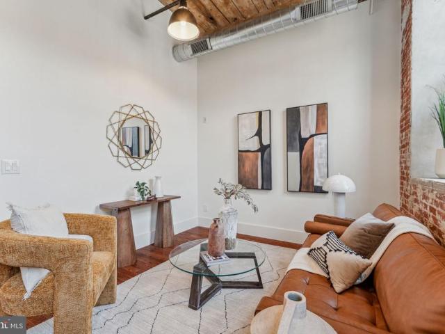1801 N Howard Street # 302