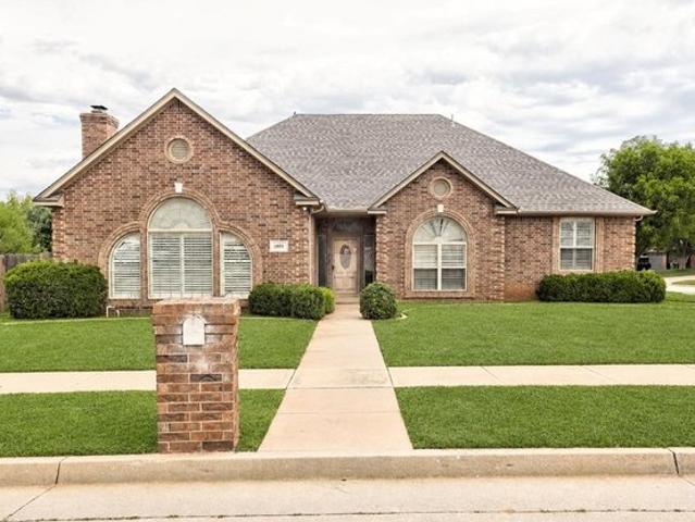 1801 Churchill Rd, Yukon, OK 73099