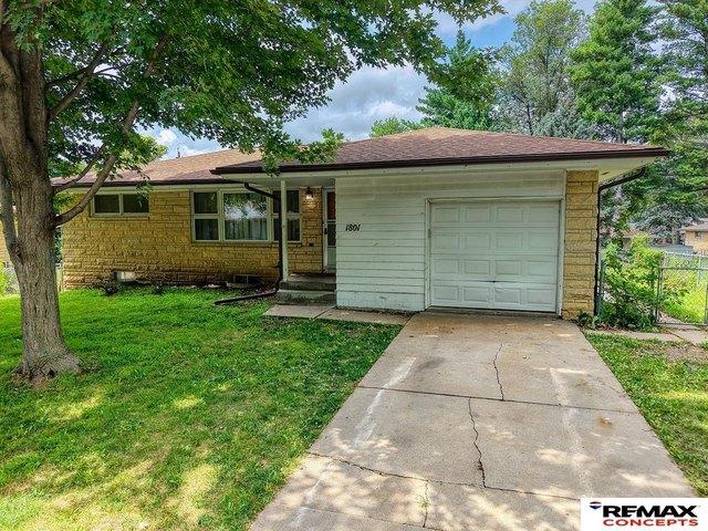 1801 E Manor Dr, Lincoln, NE 68506