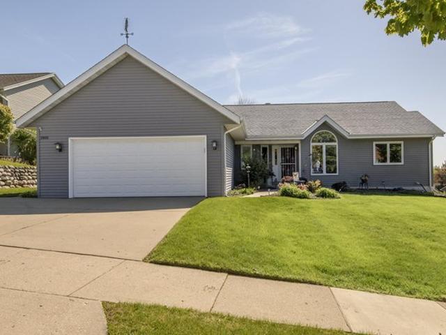 1801 Erin Ln, Waukesha, WI 53188