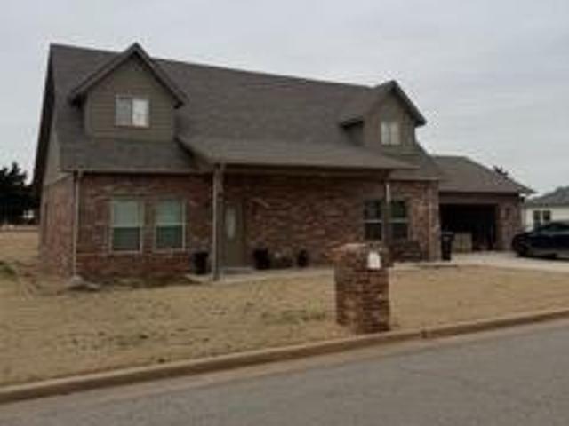 1801 Fairway Dr, Guthrie, OK 73044