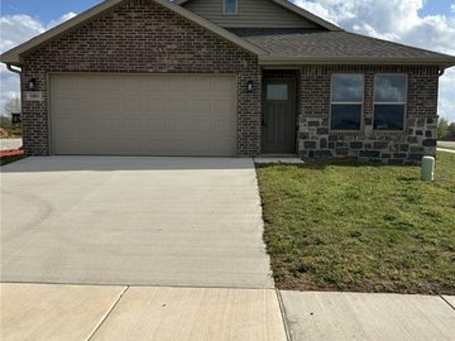 1801 Farmer St, Pea Ridge, AR 72751