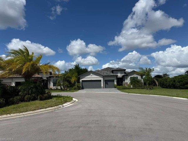 1801 Hagen Ct, Naples, FL 34120