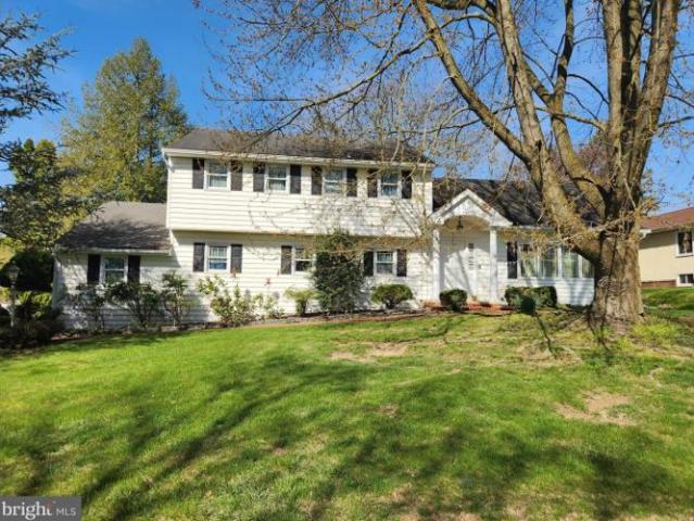 1801 Larchmont Ln, Lancaster, PA 17601