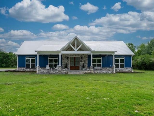 1801 Twin Caves Dr, Lewisburg, TN 37091