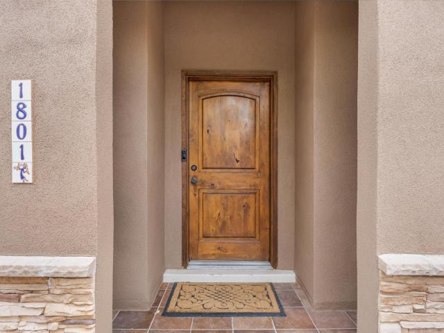1801 Vista De Colinas Drive SE