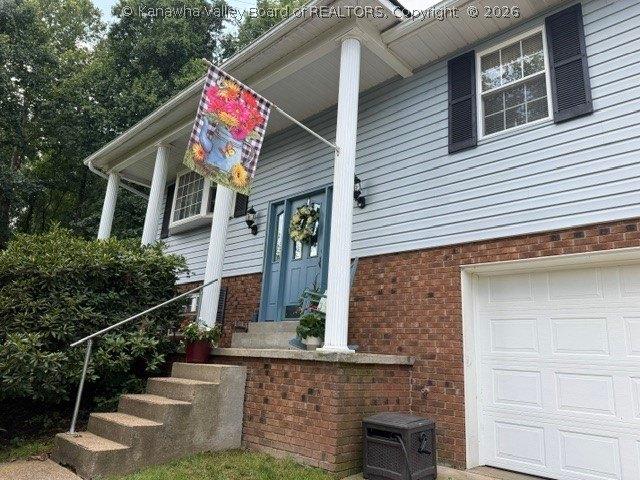 1801 Winding Hills Dr, Charleston, WV 25320
