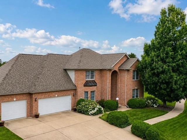 1801 Winged Foot Dr, Pekin, IL 61554