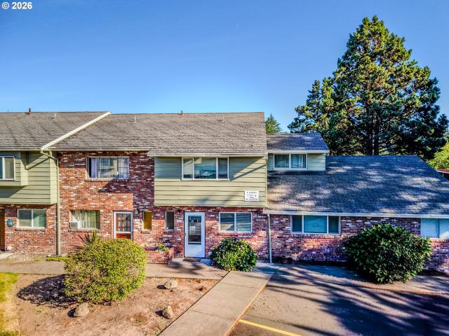 1802 ne hogan dr