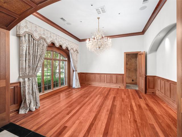 1802 Forest Gate Circle