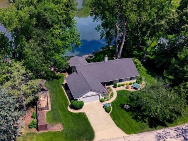 1802 Lake Shore Dr, Mahomet, IL 61853