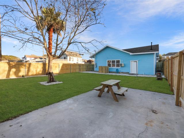 1802 Ursuline St, Galveston, TX 77550 | MLS #78511
