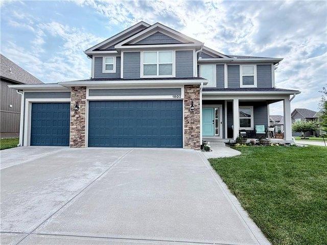 1802 Verbena Ave, Greenwood, MO 64034