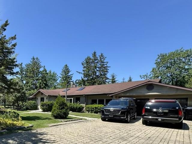 1802 Walnut Cir, Northbrook, IL 60062