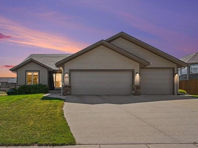 1802 West St, Yankton, SD 57078