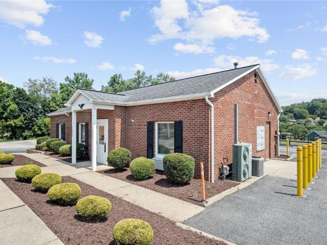 1803 Main St