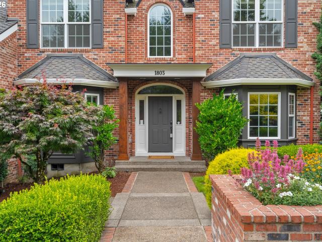 1803 nw cedar ridge dr