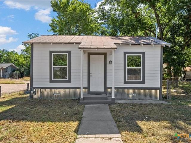 1803 N Fannin Ave, Cameron, TX 76520