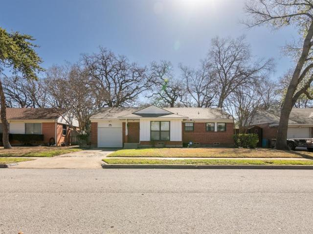 1803 Oak Tree Ln, Arlington, TX 76013 | MLS #21212 | Compass