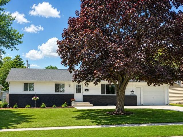 1803 Knight Ave N, Glencoe, MN 55336
