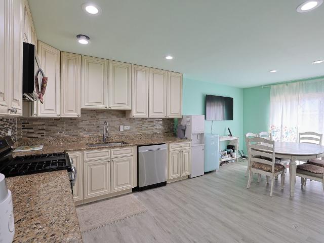 1803 Koehling Rd, Northbrook, IL 60062 | MLS #12597