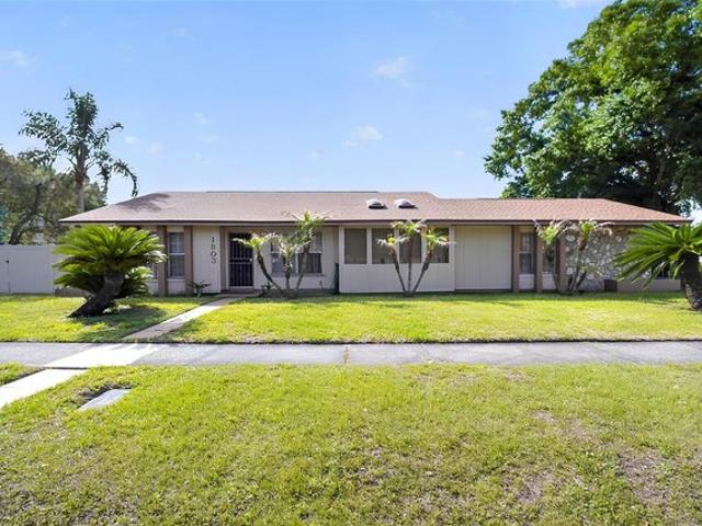 1803 S Wilkins Ave, Plant City, FL 33563