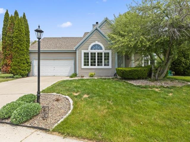 1803 Wexford Ln, Waukesha, WI 53186