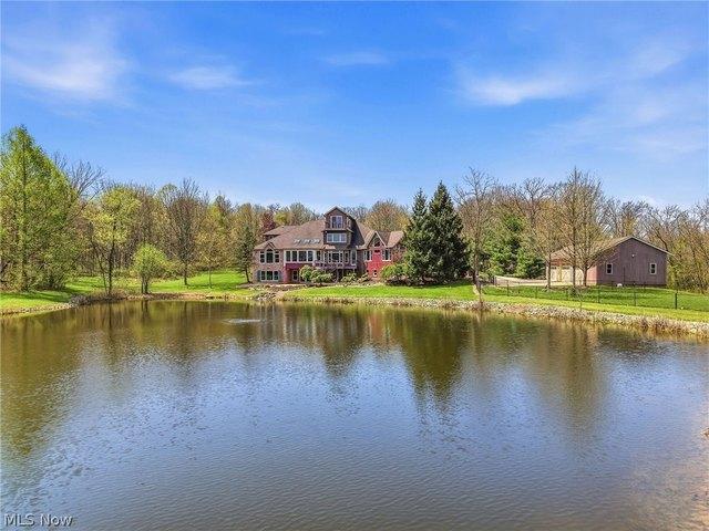 1803 Whisper Bluff Trl, Hinckley, OH 44233