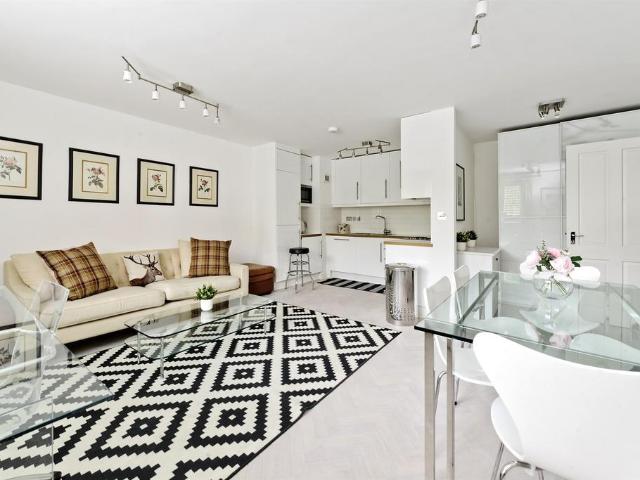 180 186 Cromwell Road, London, SW5 2 bed flat to rent £3,501 pcm £808 pw