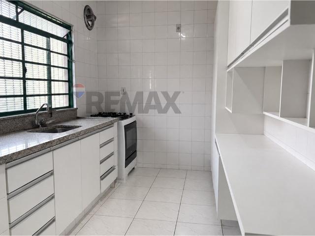 180 Área Útil Casa Alugar, 3 Dormitórios localizado em Rua Vicente da Rocha Tôrres, 442, Vila São Lucio, Botucatu, São Paulo, 18603192 | Brasil