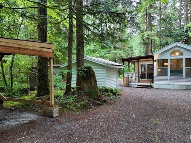 180 Big River Blvd E, Deming, WA 98244