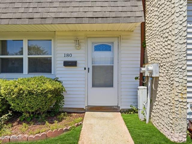 180 Greenwood Loop Rd, Brick, NJ 08724