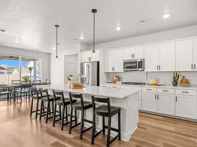 180 E Arimo St