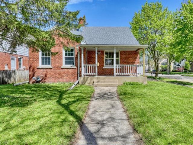 180 E Henry Clay St, Whitefish Bay, WI 53217