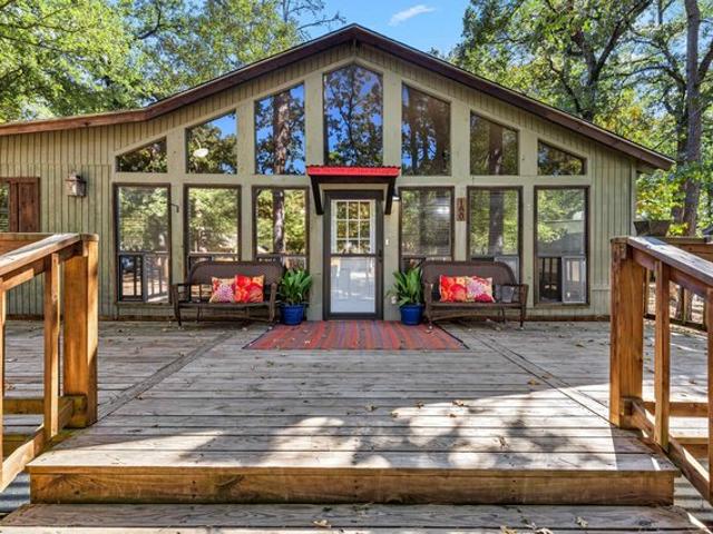 180 Elmwood Ln, Holly Lake Ranch, TX 75765